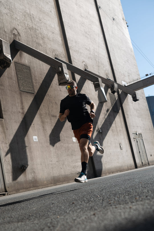 Køb løbetøj i Aarhus hos ES16 – Århus’ største specialbutik for sports – es16.dk